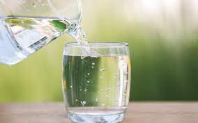Sabías que... El agua simple NO es la mejor bebida para hidratarse ...
